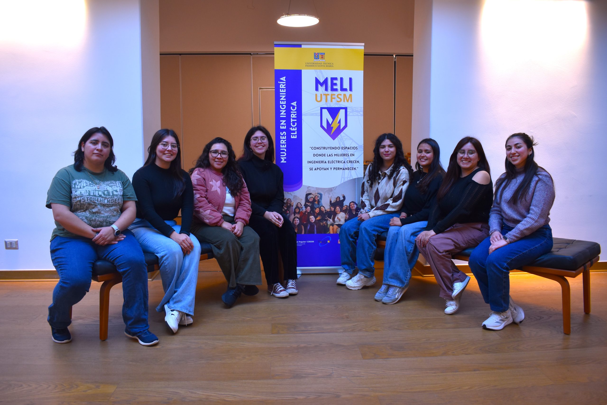 Mujeres en Ingeniería Eléctrica participan en retiro